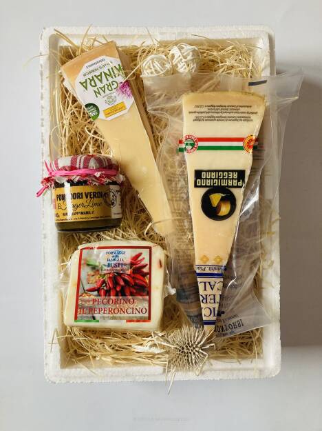 Zestaw Parmezan, Pecorino, Gran Kinara i miód pikantny do serów